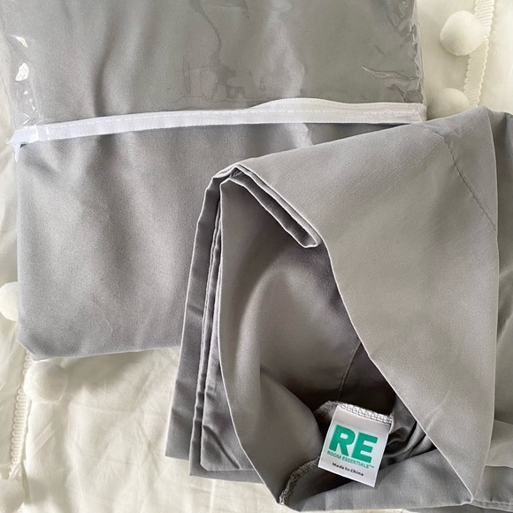 Room Essentials | Bedding | Gray Sheetspillowcase Twin Room Essentials ...